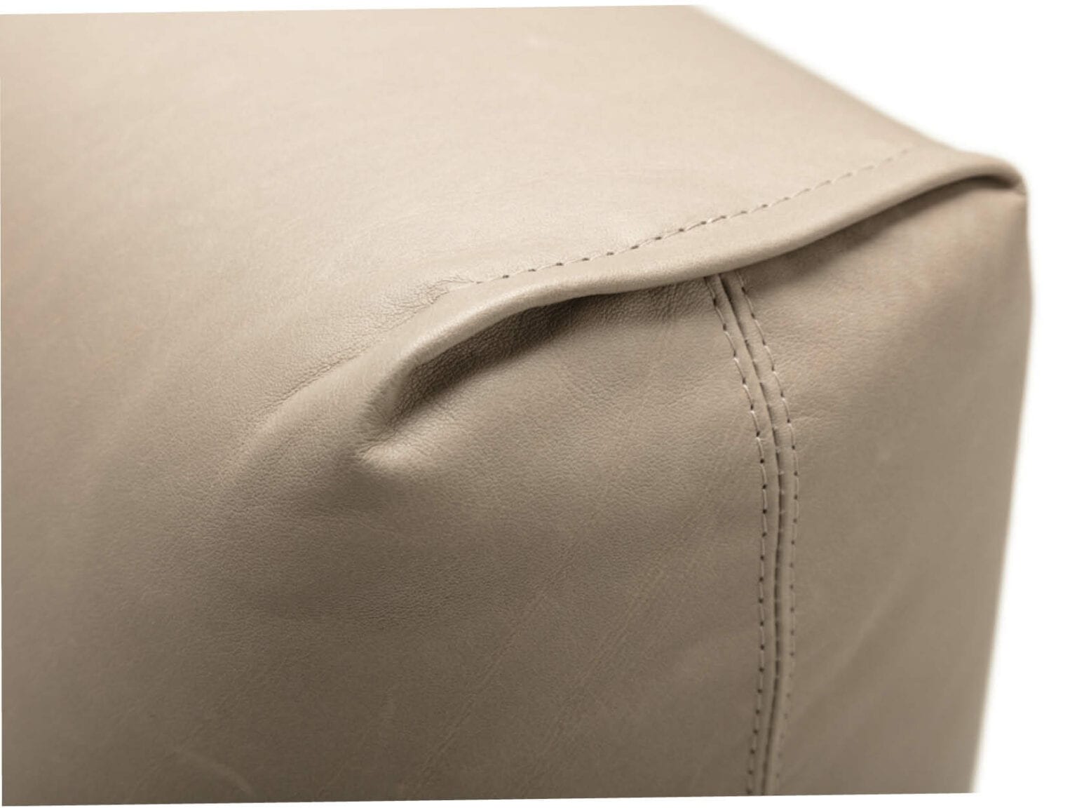 Rolf Benz 50 bed - De Donjon Meubelen Eindhoven